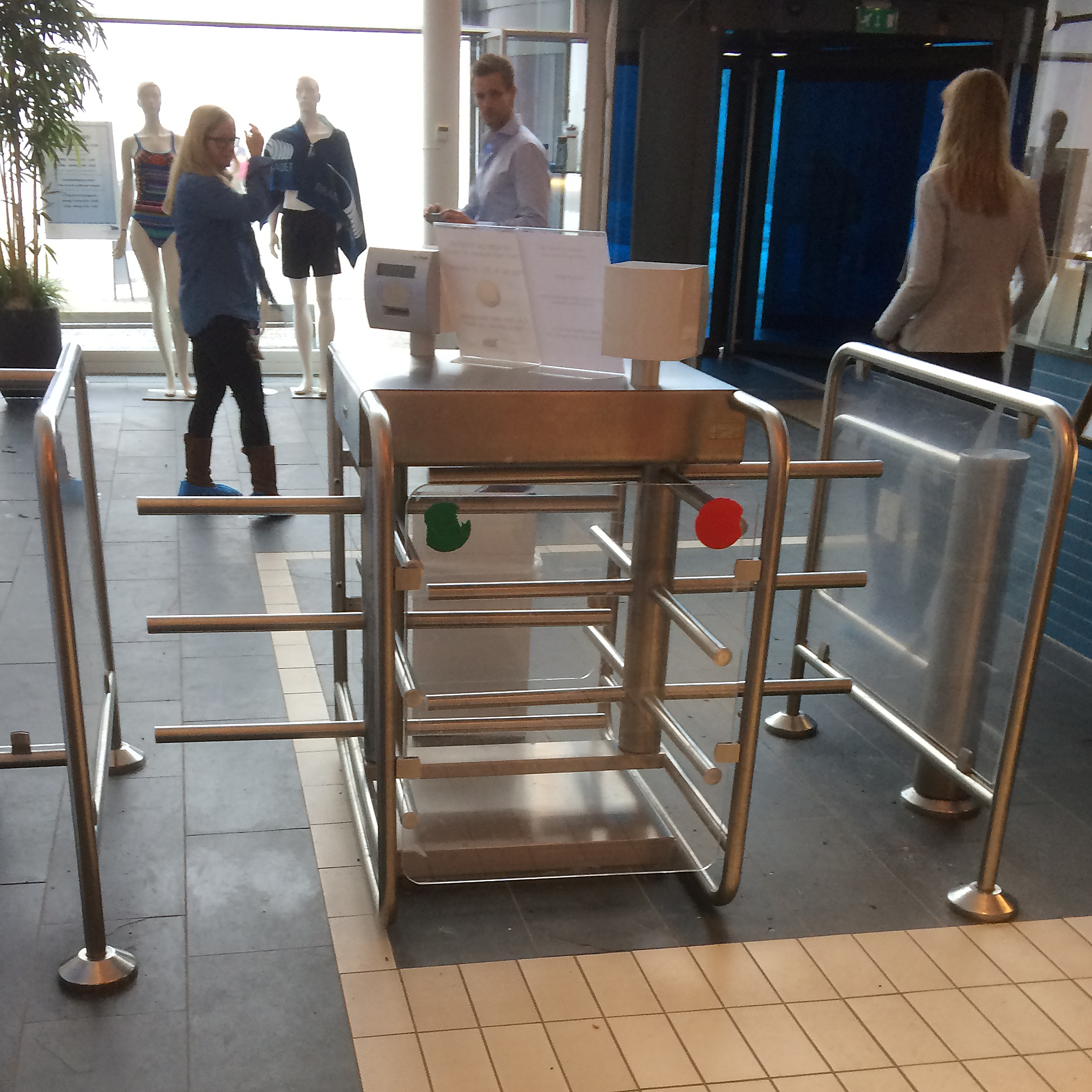 Bassengutstyr til svømmehaller