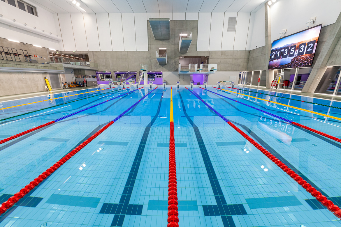 Bassengutstyr til svømmehaller