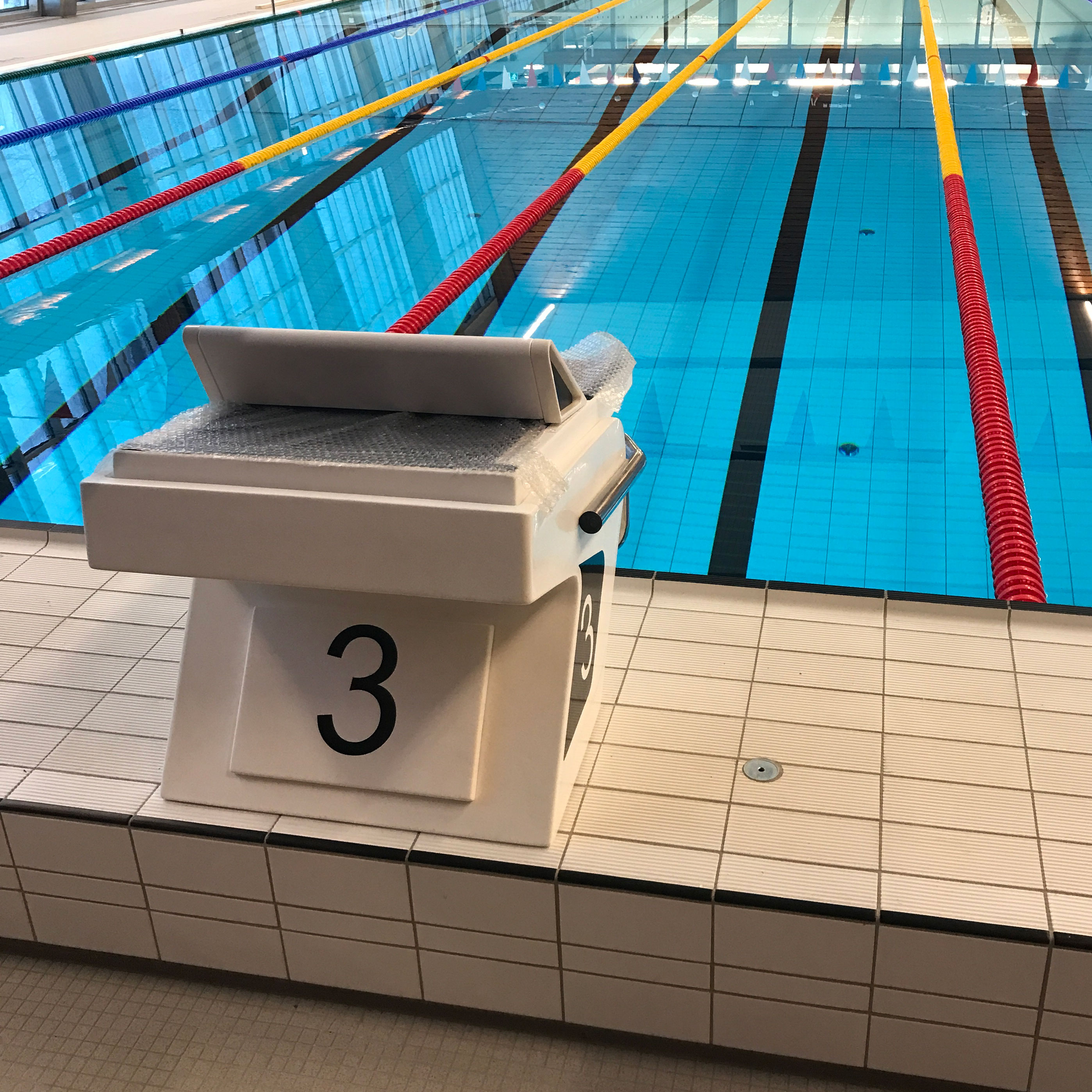 Bassengutstyr til svømmehaller